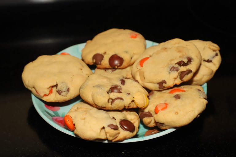 Reese's Peanut Butter Chocolate Pudding Cookies - For the Love of Food