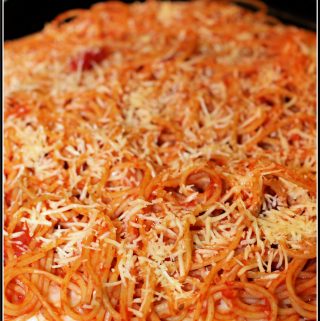 It's a Spaghetti Pizza Pie with Garlic Bread Crust - For the Love of Food