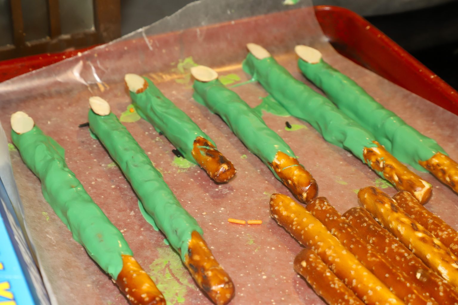 Wicked Witch Finger Dipped Pretzels #HalloweenTreatsWeek - For the Love ...