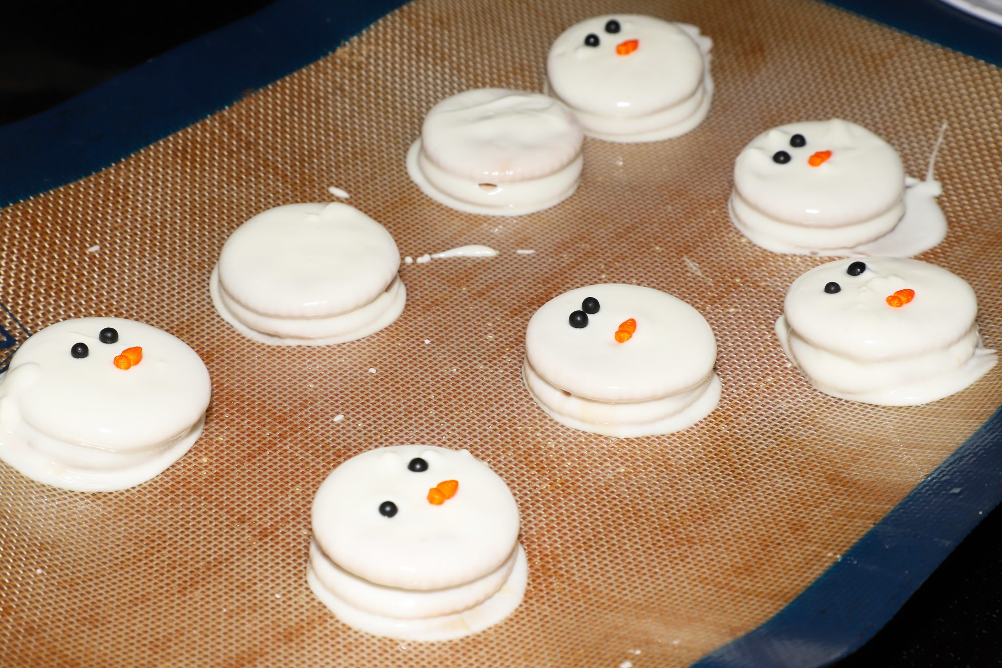 Peanut Butter Ritz Snowman Bites - For the Love of Food