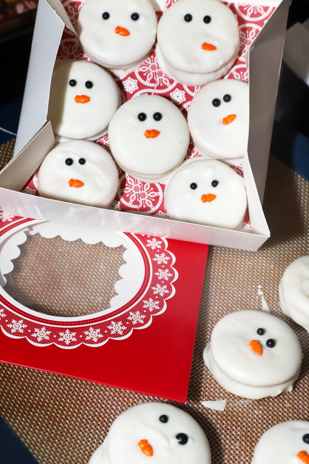 Peanut Butter Ritz Snowman Bites - For the Love of Food