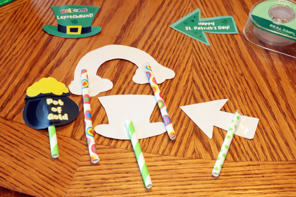DIY Leprechaun Trap Signs | Free St Patrick's Day Printables - For the ...