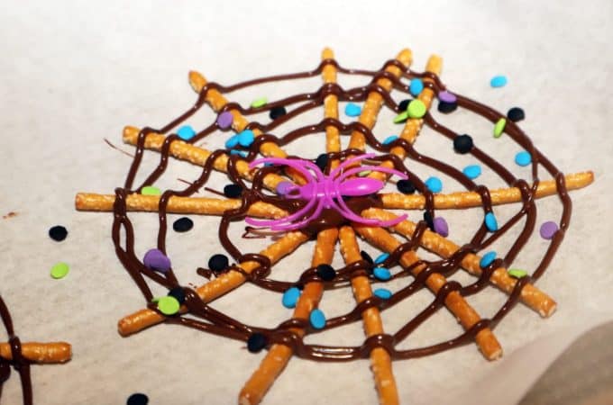 Chocolate Spiderweb Pretzels #HalloweenTreatsWeek - For the Love of Food
