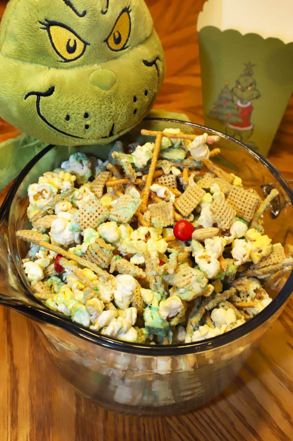 Grinch Holiday Snack Mix - For the Love of Food