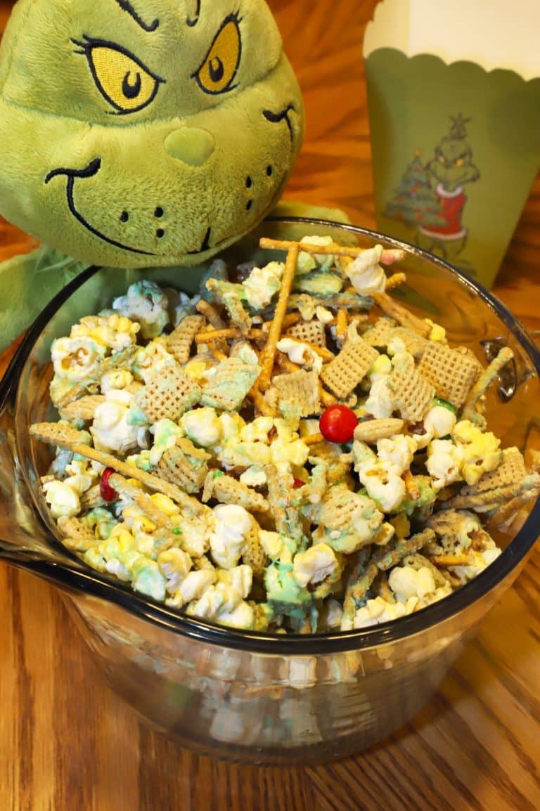 Grinch Holiday Snack Mix - For the Love of Food
