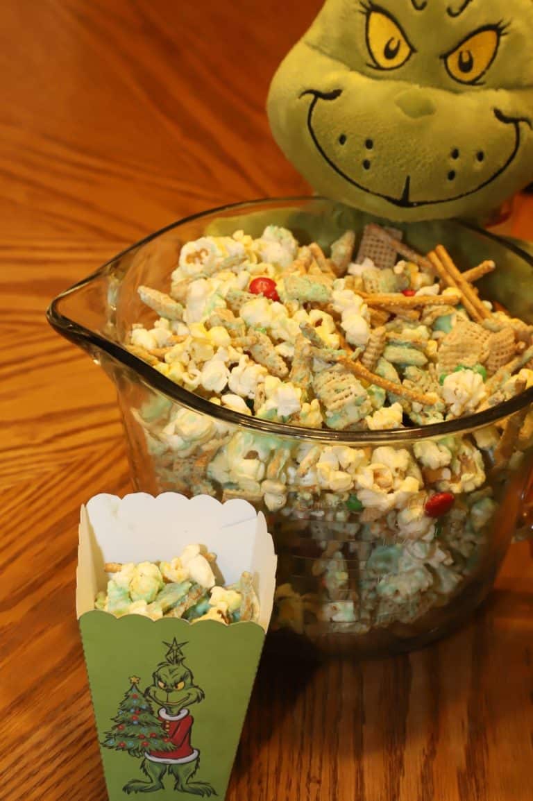 Grinch Holiday Snack Mix - For the Love of Food