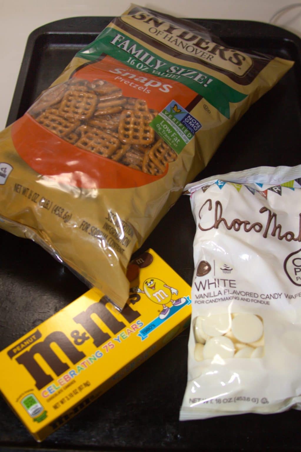 Green Eggs and Ham Pretzel Snacks - For the Love of Food