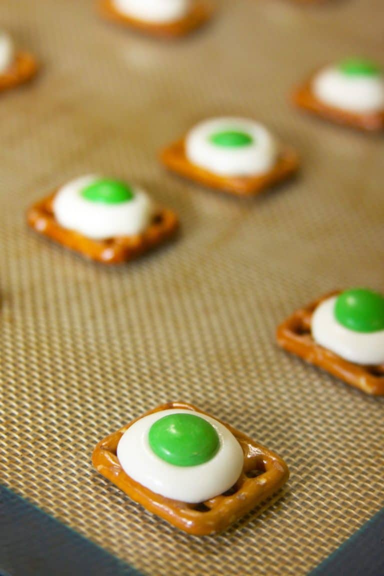 Green Eggs and Ham Pretzel Snacks - For the Love of Food