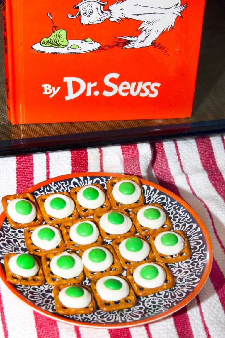Green Eggs and Ham Pretzel Snacks - For the Love of Food