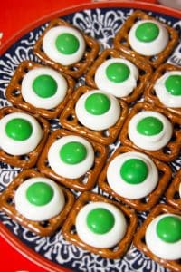 Green Eggs and Ham Pretzel Snacks - For the Love of Food