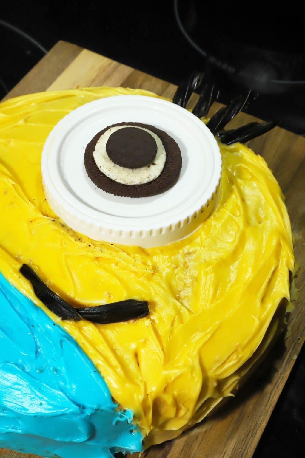 Despicable Me Minion Cake - For the Love of Food