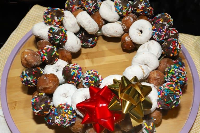Christmas Donut Wreath - For the Love of Food